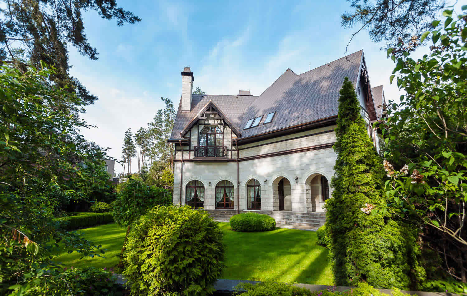 Exquisite country mansion in the English style near Kiev in Kiev 3.800. ...